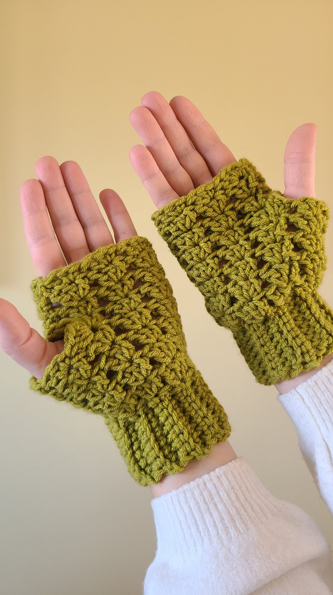 Crochet Fingerless Gloves - Free Pattern -YelenaStyleCrochet